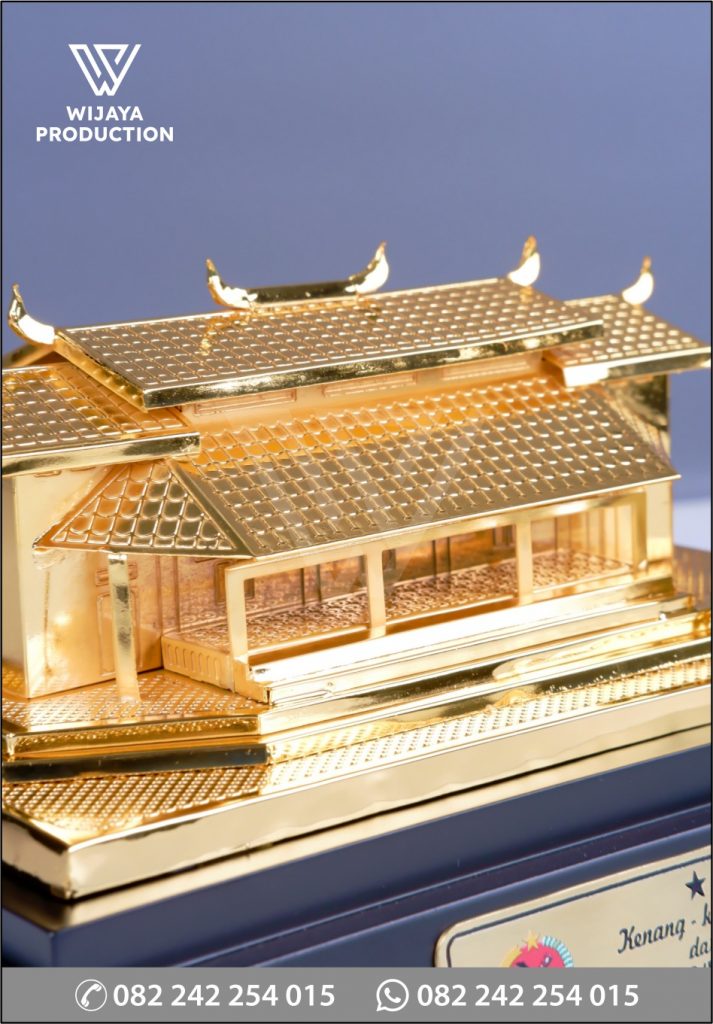 Souvenir Miniatur Rumah Adat Hibualamo - Wijaya Production
