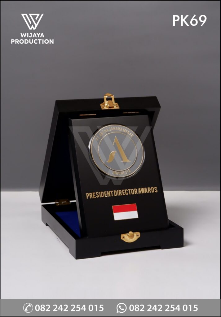 Plakat Akrilik Top Score Kombinasi Logam - Wijaya Production