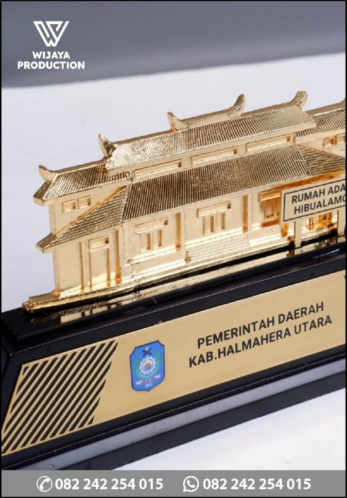 Plakat Logam Rumah Adat Hibualamo - Wijaya Production