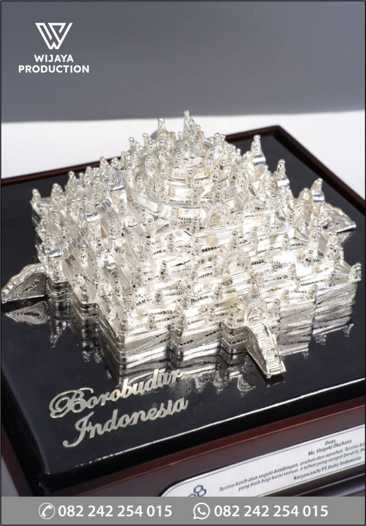 Souvenir Miniatur Candi Borobudur - Wijaya Production