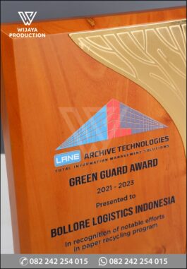 Plakat Kayu Green Guard Award - Wijaya Production